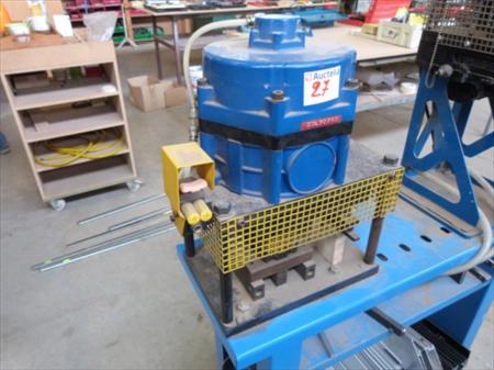 POINÇONNEUSES PNEUMATIQUES TEKNA POUR PROFILS ALUMINIUM SAPA: TEKNA à ...