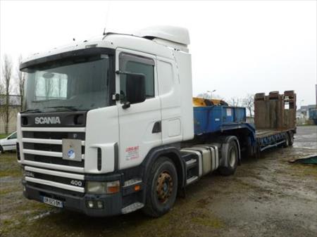 ENSEMBLE ROUTIER: FOURGON BÂCHÉ AVEC PAROIS RIGIDES: SCANIA R à 8500 ...