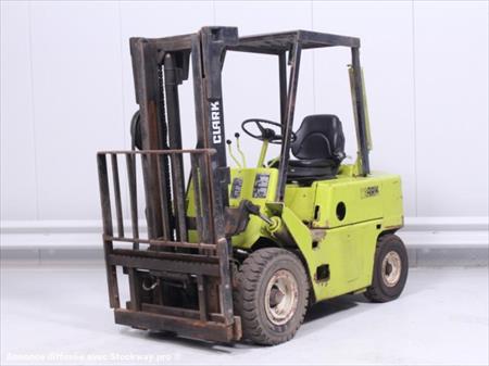 CHARIOT ÉLÉVATEUR FRONTAL DIESEL CLARK C 500 Y 50 PD: CLARK à 2250 ...