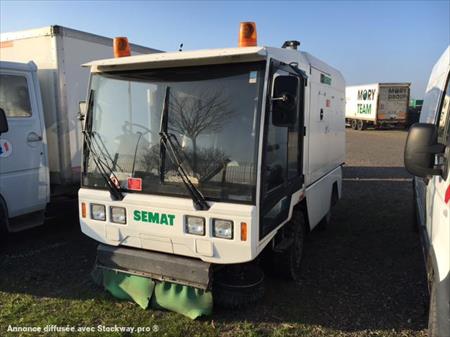 VÉHICULE AUTOMOTEUR BALAYEUSE SEMAT TYPE HMF MODELE 416: SEMAT à 5400 ...