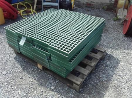 39 CAILLEBOTIS PVC 100 CM X 27CM X 4CM RÉF : EXT 92: à 70 € | : AYE ...